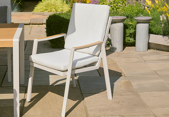 LG Lisbon 6 Seat Dining Set with 3.0m Parasol - £1199 | Garden4Less UK Shop
