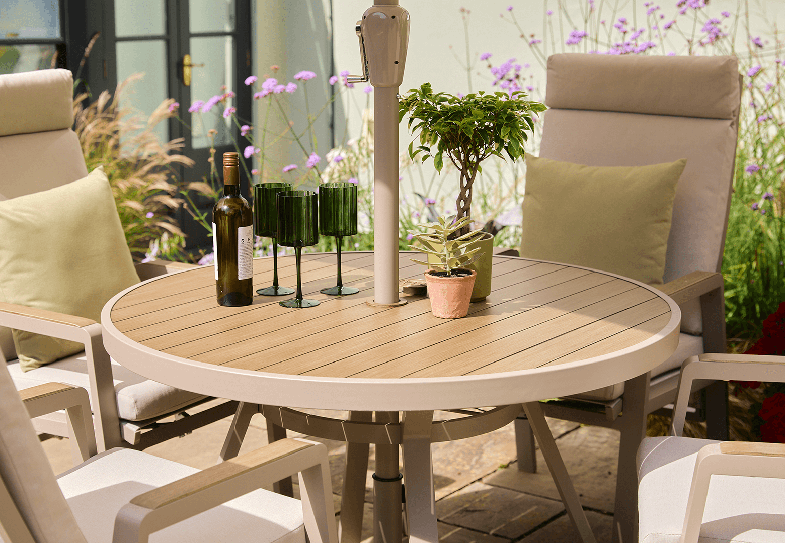 LG Sorrento 4 Seat Dining Set with Deluxe 2.5m Parasol - £1199 ...
